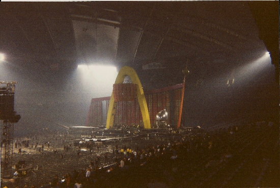 U2gigs.com photos » Popmart Tour » 1997-10-31 - Pontiac
