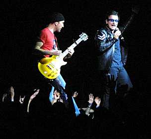 U2gigs.com photos » Elevation Tour » 2001-05-07 - Columbus