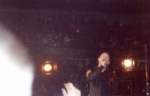 U2gigs.com photos » Elevation Tour » 2001-05-13 - Chicago