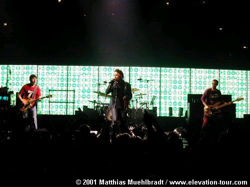 U2gigs.com photos » Elevation Tour » 2001-07-13 Cologne (pictures by ...