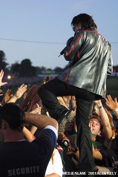 U2gigs.com photos » Elevation Tour » 2001-08-25 Slane (pictures by Alen ...