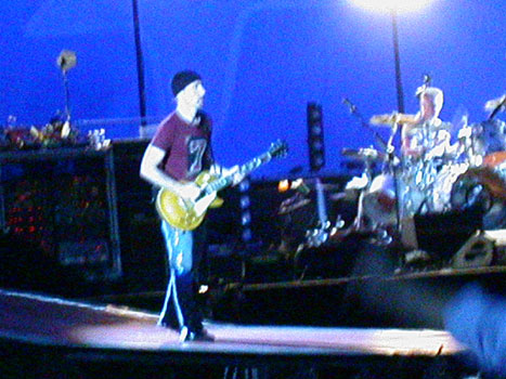 U2gigs.com photos » Elevation Tour » 2001-09-01 Slane (pictures by ...
