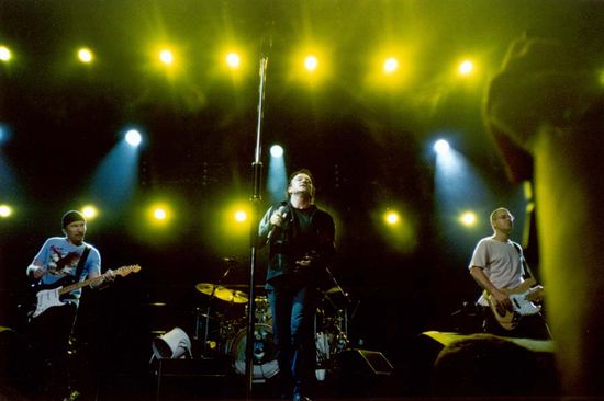 U2gigs.com photos » Elevation Tour » 2001-11-02 Philadelphia (pictures ...