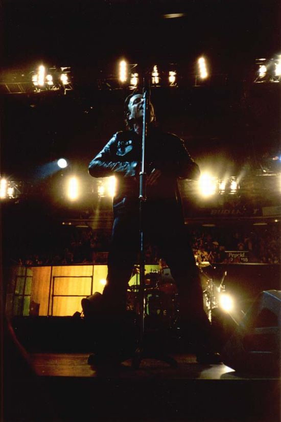 U2gigs.com photos » Elevation Tour » 2001-11-02 Philadelphia (pictures ...