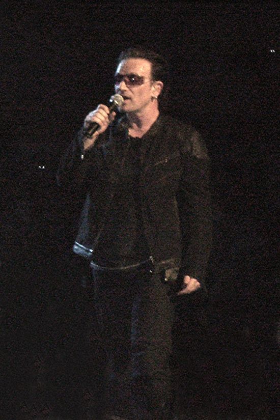 U2gigs.com photos » Vertigo Tour » » 2005-04-01 - Anaheim
