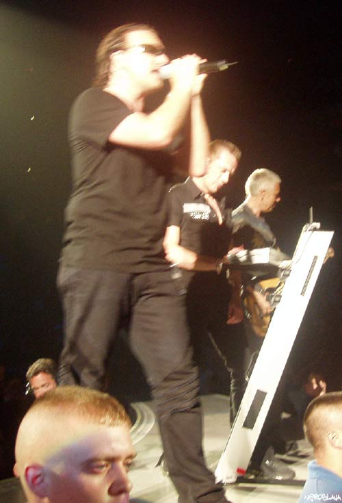 U2gigs.com photos » Vertigo Tour » 2005-04-20 - Denver