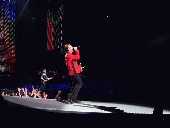 U2gigs.com photos » Vertigo Tour » 2005-04-20 - Denver