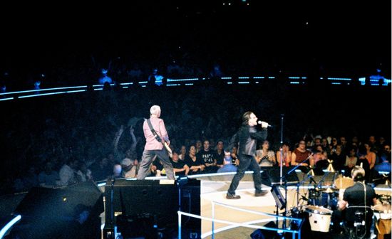U2gigs.com photos » Vertigo Tour » 2005-04-21 - Denver
