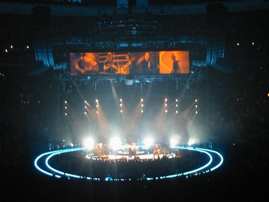 U2gigs.com photos » Vertigo Tour » 2005-04-21 - Denver