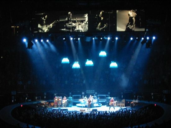 U2gigs.com photos » Vertigo Tour » 2005-04-21 - Denver