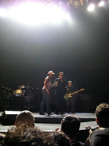 U2gigs.com photos » Vertigo Tour » 2005-05-26 - Boston