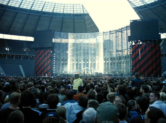 U2gigs.com photos » Vertigo Tour » 2005-07-07 - Berlin (Pictures by ...