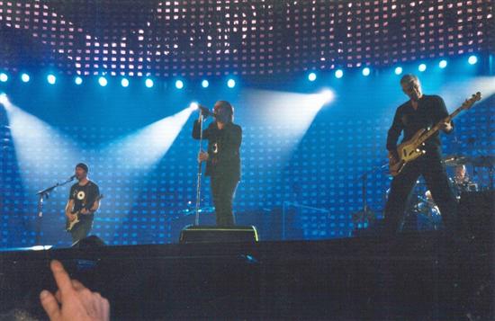 U2gigs.com photos » Vertigo Tour » 2005-07-13 - Amsterdam