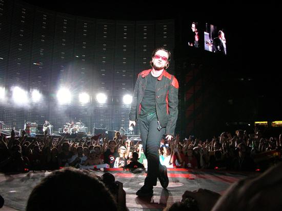 U2gigs.com photos » Vertigo Tour » 2005-08-07 - Barcelona