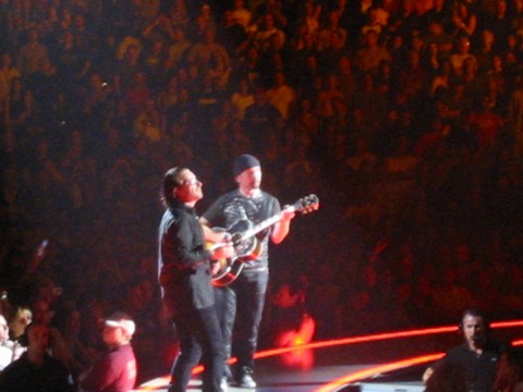 U2gigs.com photos » Vertigo Tour » 2005-10-03 - Boston