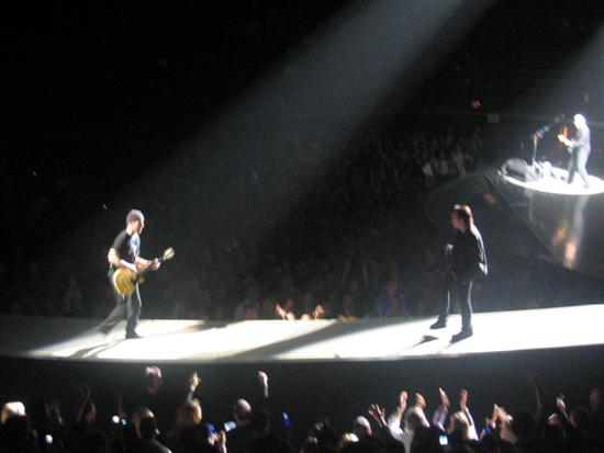 U2gigs.com photos » Vertigo Tour » 2005-10-24 - Detroit