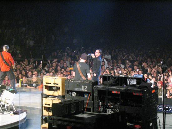 U2gigs.com photos » Vertigo Tour » 2005-11-25 - Ottawa