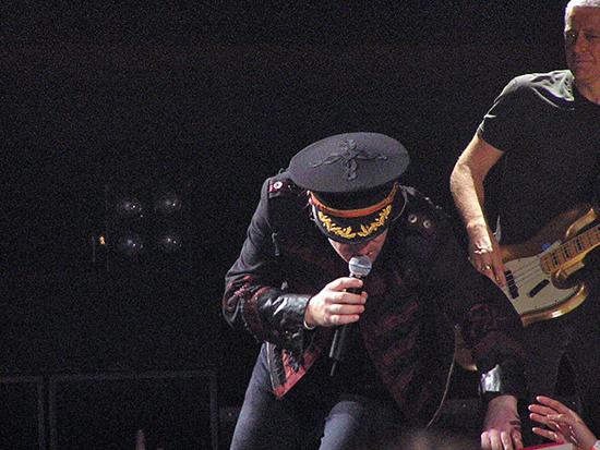 U2gigs.com photos » Vertigo Tour » 2005-12-10 - Cleveland (Pictures by ...