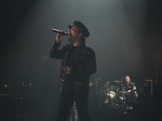 U2gigs.com photos » Vertigo Tour » 2005-12-15 - Omaha